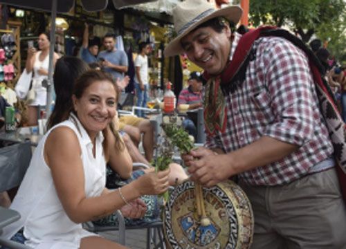 Chayeros y vidaleros transmitieron la chaya de Chilecito en Cosquín ...